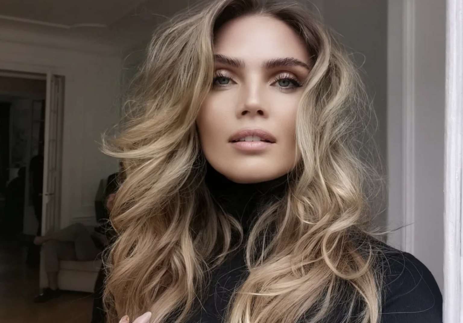 Kim Feenstra showt in bikinifoto hoe ze er 2 jaar na haar bevalling van ...